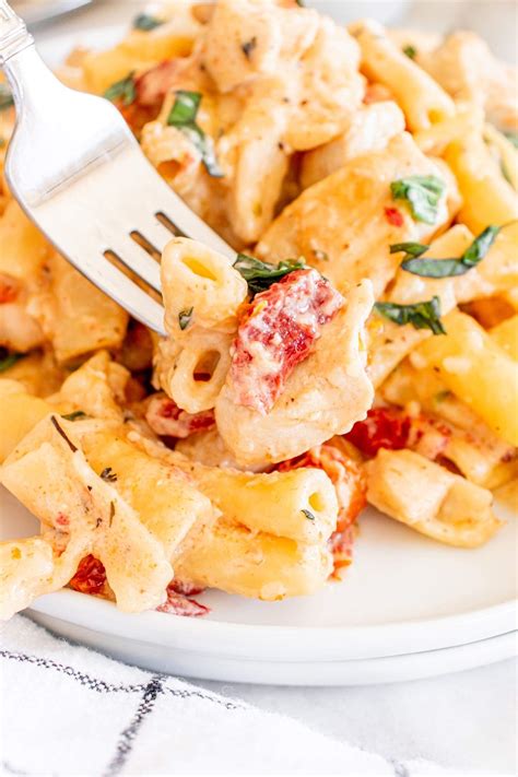 Creamy Tuscan Marry Me Chicken Pasta Xoxobella