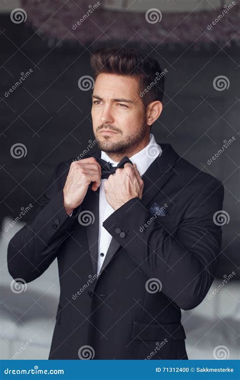 Uomo Sexy Che Veste Smoking E Vestito Fotografia Stock Immagine Di