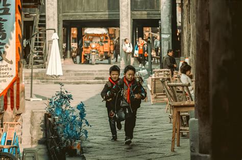 津门网何建文罗城老街上的孩子们 凤凰网