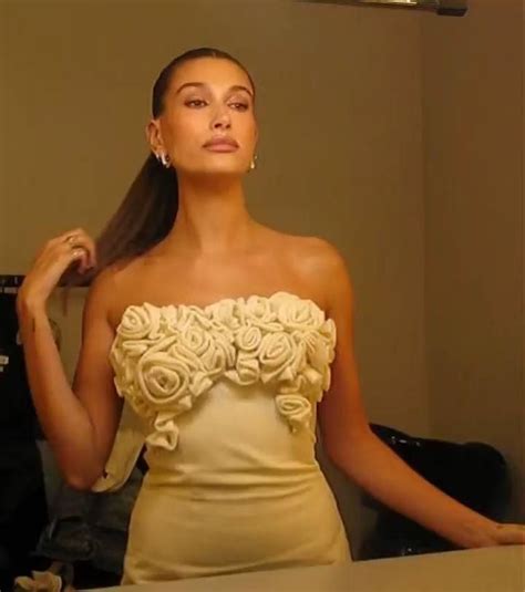 Hailey Bieber Wows In Cleavage Baring Dress Artofit