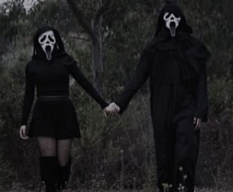 Ghost Face Couple 🖤 Couple Halloween Costumes Couples Costumes Cute