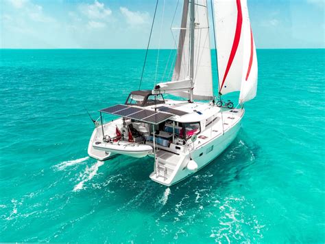 Why More And More Sailors Choose Catamarans Over Monohulls