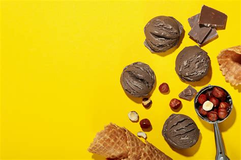 아이스크림을 곁들인 맛있는 음식의 개념 텍스트를 위한 공간 0명에 대한 스톡 사진 및 기타 이미지 0명 갈색 구도