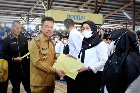 Secara Simbolis Bupati Rohil Serahkan 978 Sk Pppk Guru Tahap L Dan Ll