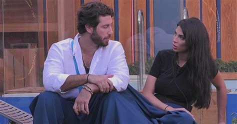 Grande Fratello Avvicinamento Tra Omer Elomari E Rasha Younes Confidenze E Abbracci Presto