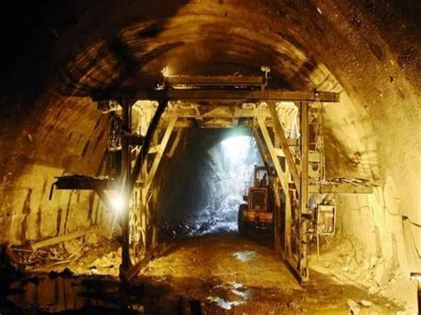 隧道衬砌裂损及其防治