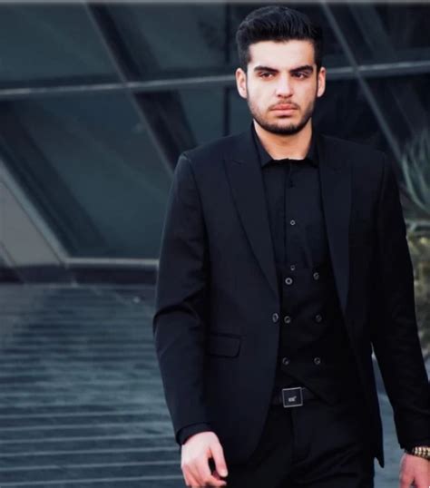 ۲۰ سالگی جواد جوادی بچه مهندس با قدی بلند و صورت پر از ریش عکس