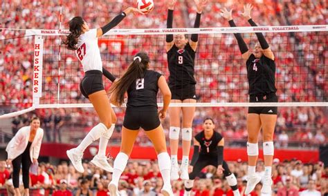 Nebraska Volleyball Takes Down No 16 Creighton In Four Sets