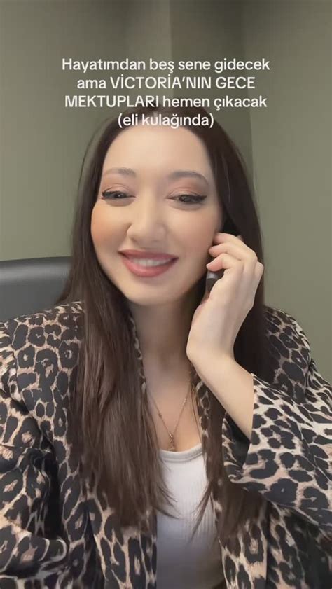 Gamze Aydeniz Bayılmışım Güzelliğinizden 🤍🌹 Gamzeaydeniz çemberinaltında Ephesusyayınları