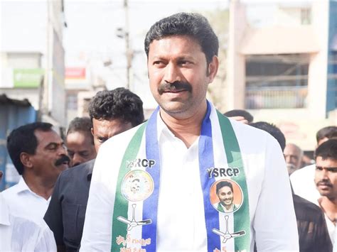 Condition Not To Criticize Ys Avinash Reddy Is Odd