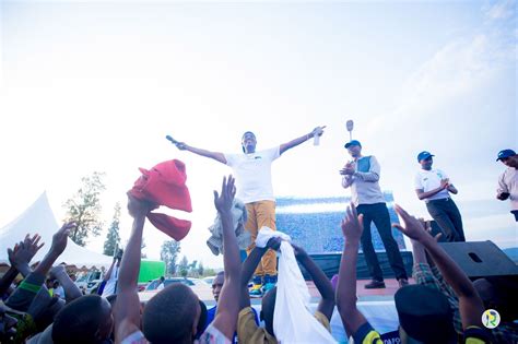 Tom Close Na Senderi Hit Basusurukije Abitabi Rwanda Rwot