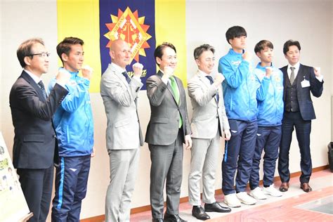 Forza Kitaq On Twitter 本日ギラヴァンツ北九州は武内新市長に表敬訪問を行いました。石田社長から市の支援への感謝が伝え