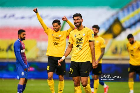 گل دوم سپاهان به استقلال توسط رامین رضاییان فیلم ایمنا
