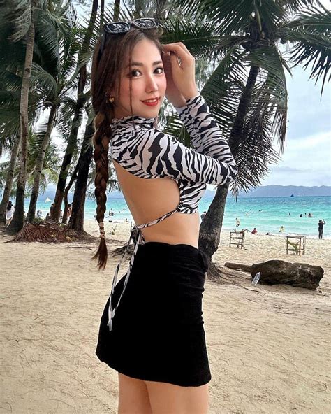Jennyさんのインスタグラム写真 Jennyinstagram「ちらっ🦓🦓🦓 三つ編みヘアジェニ🤍🖤 たまにはあり？🫣