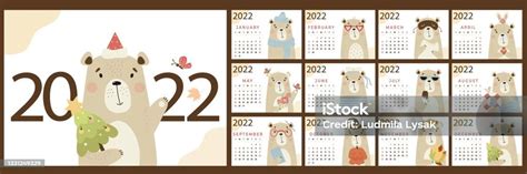 2022년 연간 캘린더 템플릿입니다 12 페이지 세트와 영어로 귀여운 곰이있는 표지 벡터 그림입니다 일요일부터 수평 달력 주