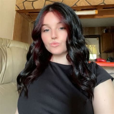 Selena Kramarz Selena K Xo Threads Say More