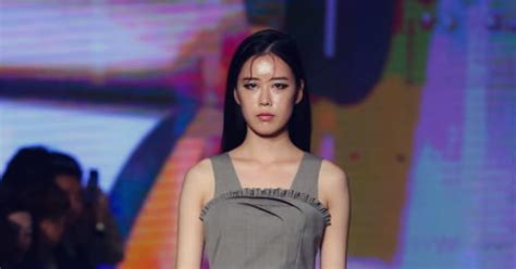 포토 모델 윤소연 심플한 듯 유니크한 패션쇼 착장