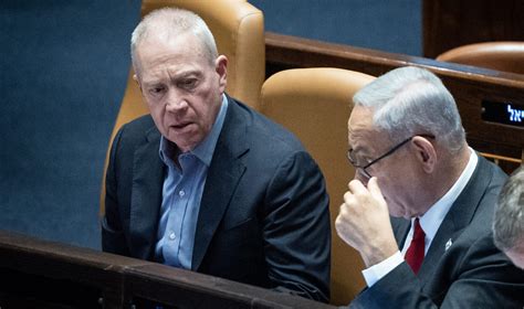 אחרי מהלכו של גלנט רהמ פיטר אותו מתפקיד שר הביטחון 0404