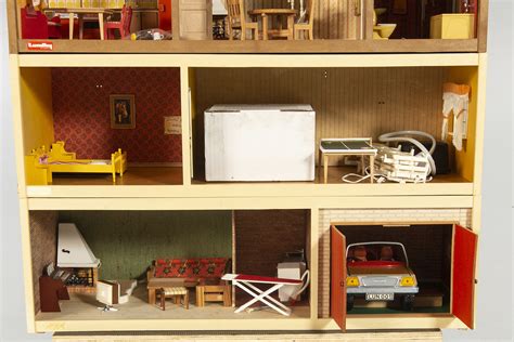 Dockskåp med inredning Lundby tal Bukowskis