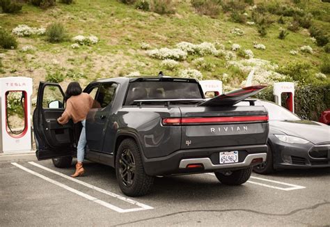 Tesla Owner Calls Cops On Rivian Driver Attempting To Use Supercharger