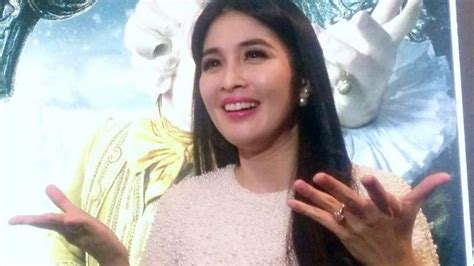 Foto Sandra Dewi Ogah Pamer Saldo Atm Malu Ah Gue Belum Ada Apa Apanya