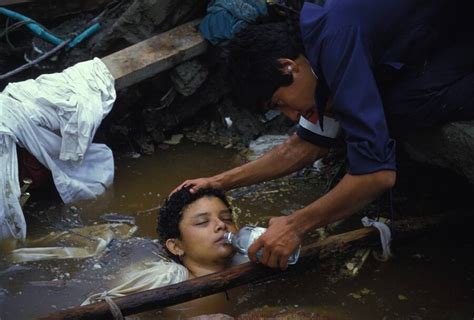 A Agonia De Omayra Sánchez A História Por Trás Da Foto Assombrosa Li Linguas