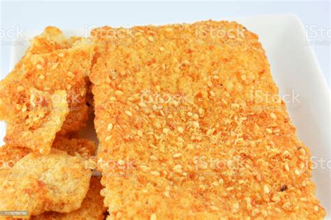 시트 파 삭 파삭한 밥 빵 간식 접시 흰색 배경에 고립에 참 깨와 콘플레이크 0명에 대한 스톡 사진 및 기타 이미지 0명