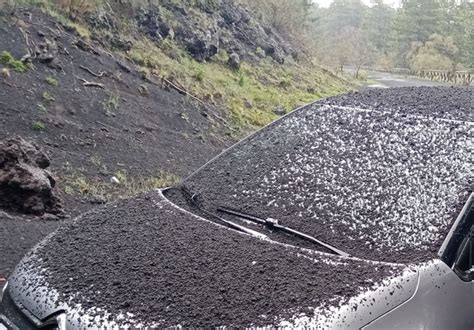Etna Eruzione Invisibile Per Il Maltempo Poi La Sorpresa Ecco I Video