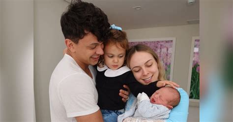 Julio Cocielo E Tata Estaniecki Anunciam Nascimento Do Segundo Filho