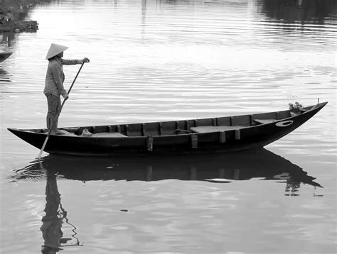 Vietnam hoi an bote crepúsculo reflexiones laguna barco náutico