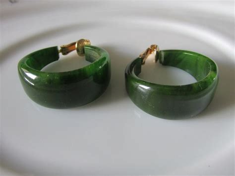 Vintage Green Swirl Asparagus Bakelite Hoop Clip On Earrings