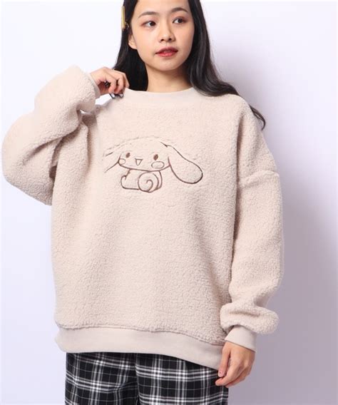 Sanrio（サンリオ）の「sanrio クロミ ポチャッコ ハローキティ シナモロール ボア トレーナー（スウェット）」 Wear