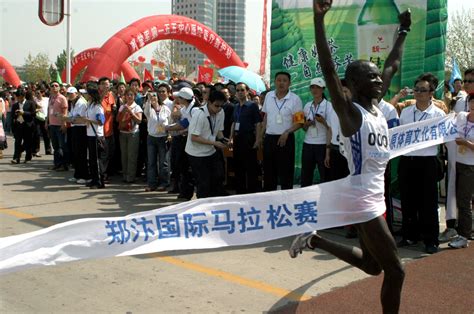 从“突发奇想”到“一个传奇” 大河网网友忆述郑开马拉松成长记 大河网