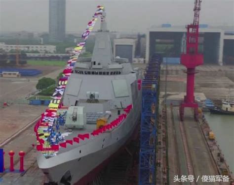 我首艘萬噸大驅下水後，掀起一場吹噓055驅逐艦的網絡狂歡！ 每日頭條