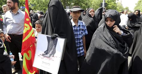 Las iraníes denuncian que el régimen lanzó una guerra contra las mujeres al crear nuevas