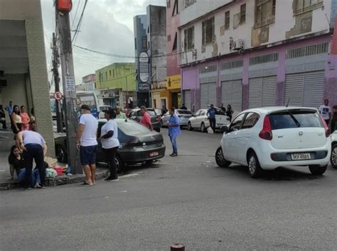 ACIDENTE ENVOLVENDO DOIS CARROS DEIXA MULHER FERIDA ENTRE A RUA LAGARTO E A AVENIDA MAMEDE PAES