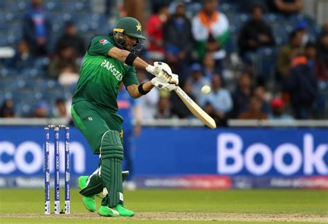 Pakistan All Rounder Imad Wasim Bids Adieu To International Cricket