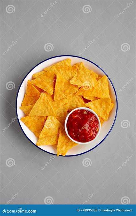 Salsa Casera Y Papas Fritas De Barbacoa Listas Para Comer Foto De