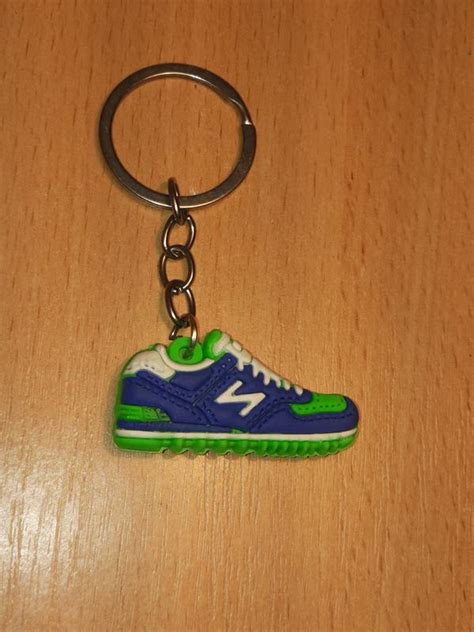 Брилок New Balance — цена 150 грн в каталоге Сувениры Купить товары для дома и быта по доступной