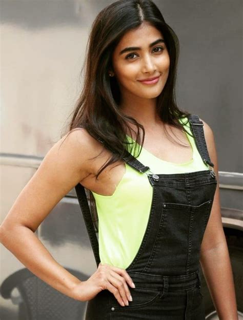 Pooja Hegde Scrolller