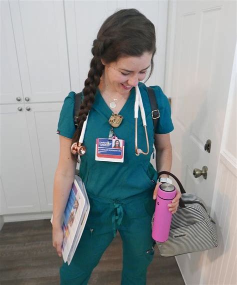 Cute Hairstyles For Healthcare Workers Nurse Hairstyles Scrubs Easy
