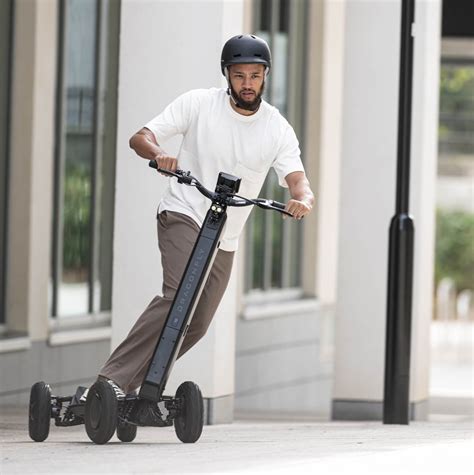 The Dragonfly Hyperscooter Is A Speedy 4 Wheeled Scooter That Tilts