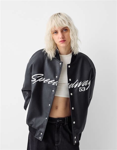 Giacca Stile Baseball In Finta Pelle Ricamata Uomo Bershka