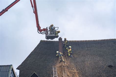 Brandweer Massaal Opgeroepen Voor Brand In Woning Met Rieten Dak In Hierden
