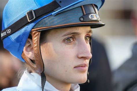 Coralie Pacaut Prend Son Mal En Patience