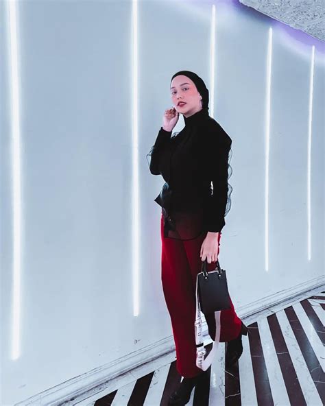 9 Ootd Hijab Ala Dara Arafah Didominasi Warna Hitam Dan Lon