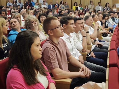 За принос в областта на образованието отличиха директори педагози ученици и деца от школи