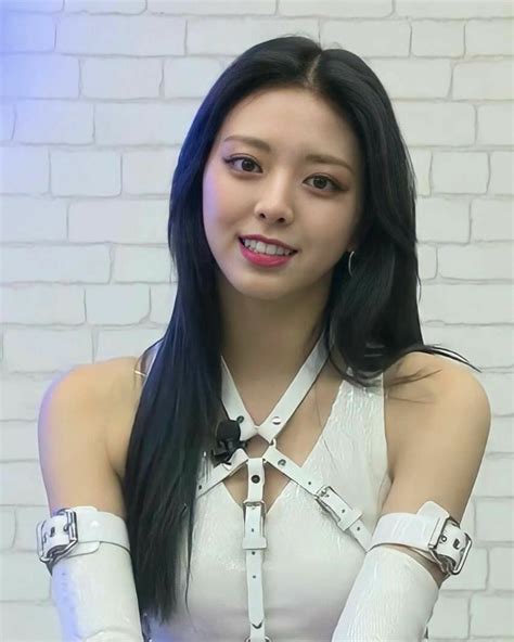 Itzy 유나 촬스의 이슈와 유머