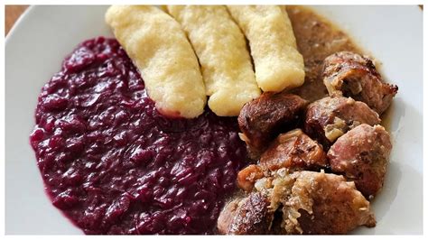 Recept za svinjske kotlete z rdečim zgoščenim zeljem in krompirjevimi