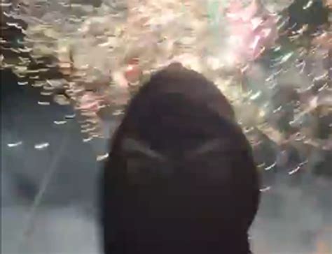 Torcedores Do Arsenal Soltam Fogos Em Frente A Hotel Do City